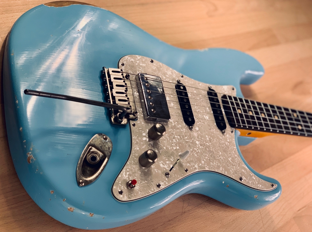 Custom Order « DAPHNE BLUE SUPERSTRAT » medium-Aging for Olivier from ...