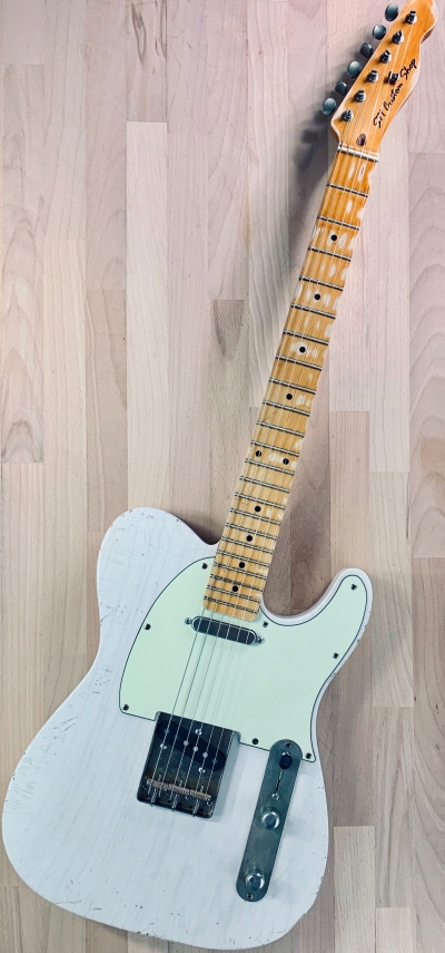 CUSTOM SHOP NITRO WHITE BLOND AGED ’63 . Handwound Pickups, 4-way ...